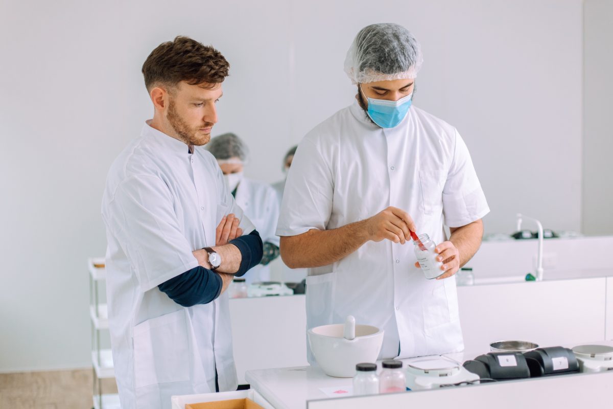 Fiche Métier Préparateur en Pharmarcie - Formation et Santé